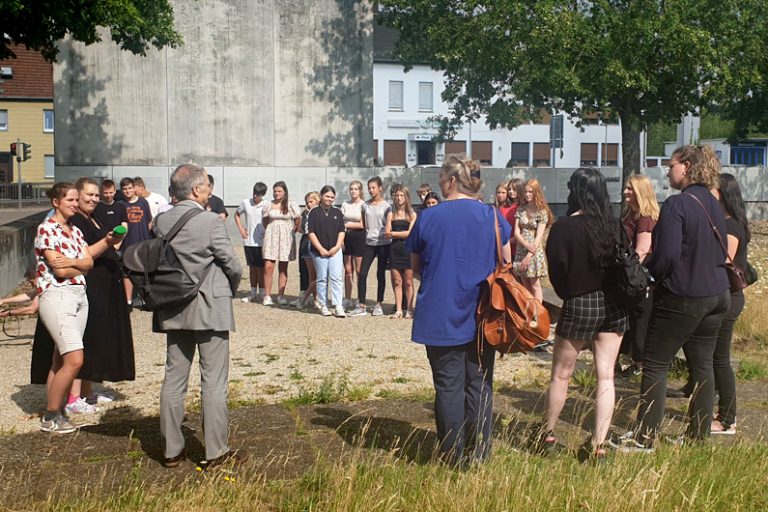 „Orte der Erinnerung“: neue Tour "Gestapo-Lager Neue Bremm" vorgestellt